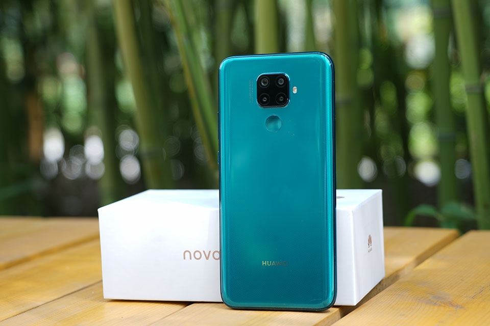 Trên tay Huawei Nova 5i Pro: Màn đục lỗ, 4 camera, chip Kirin 810