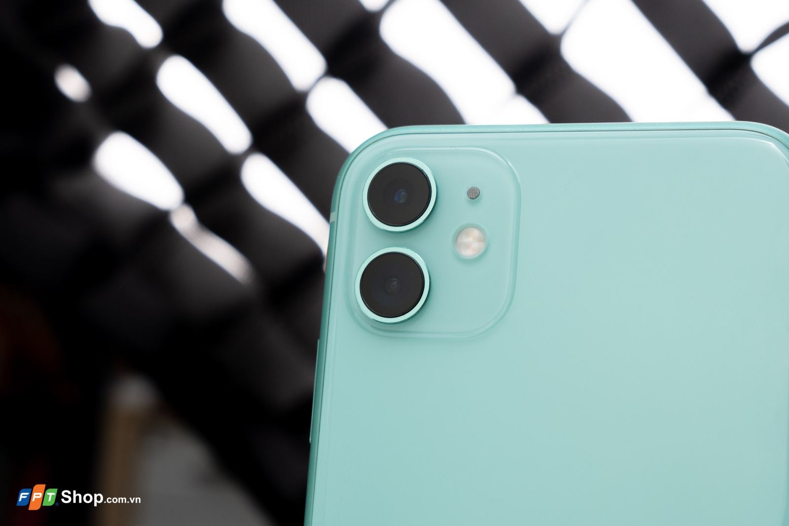 Đánh giá chi tiết thiết kế và màn hình trên iPhone 11