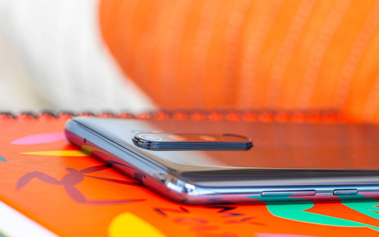 Thiết kế Redmi Note 8 Pro: máy nặng đầm tay, đẹp, ngầu