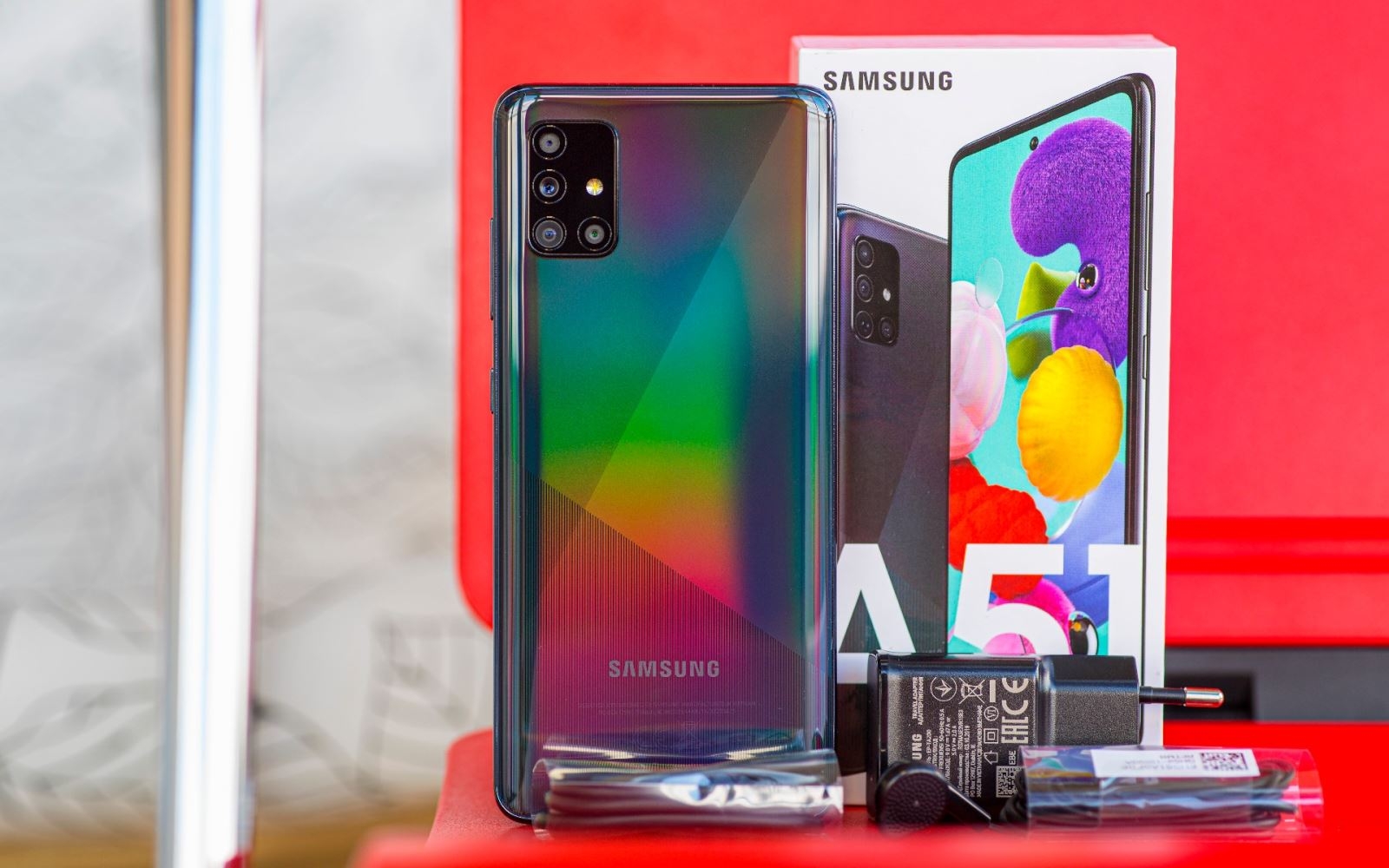 Soi thiết kế Samsung Galaxy A51: bước tiến mới của dòng Galaxy A