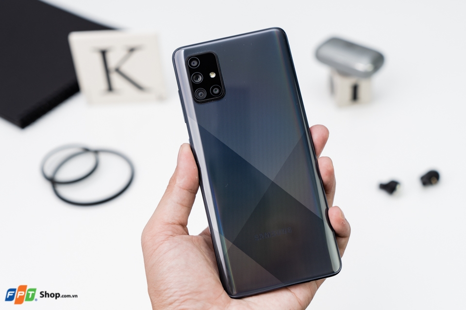 Galaxy A71 có gì nổi bật trong cùng phân khúc?