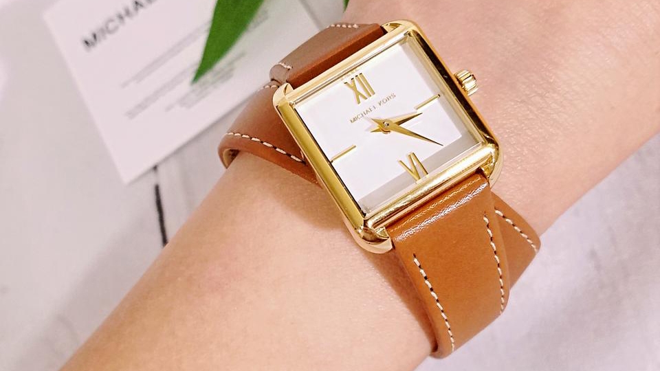 5 mẫu đồng hồ Michael Kors mặt vuông dành cho nữ đẹp xuất sắc