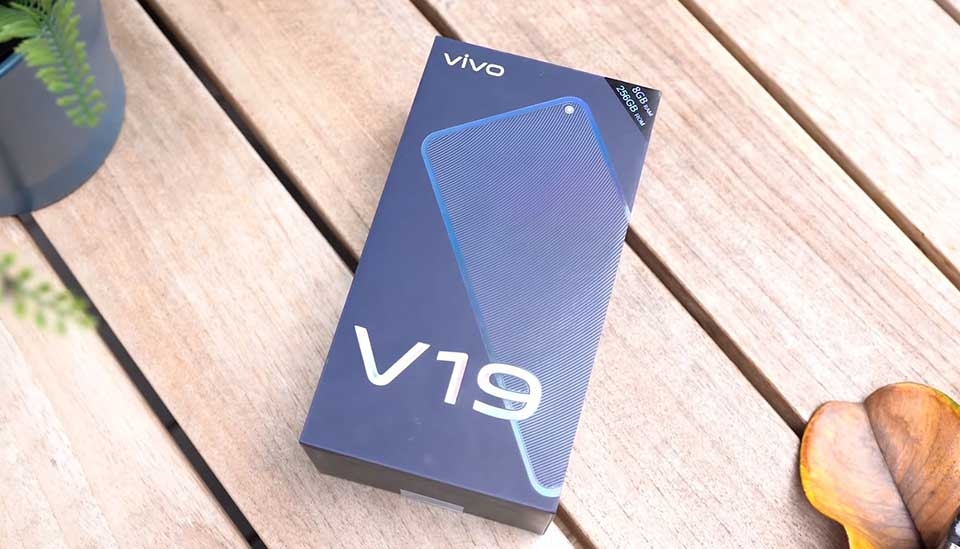Trên tay Vivo V19: Phiên bản đổi thương hiệu của Vivo V17!