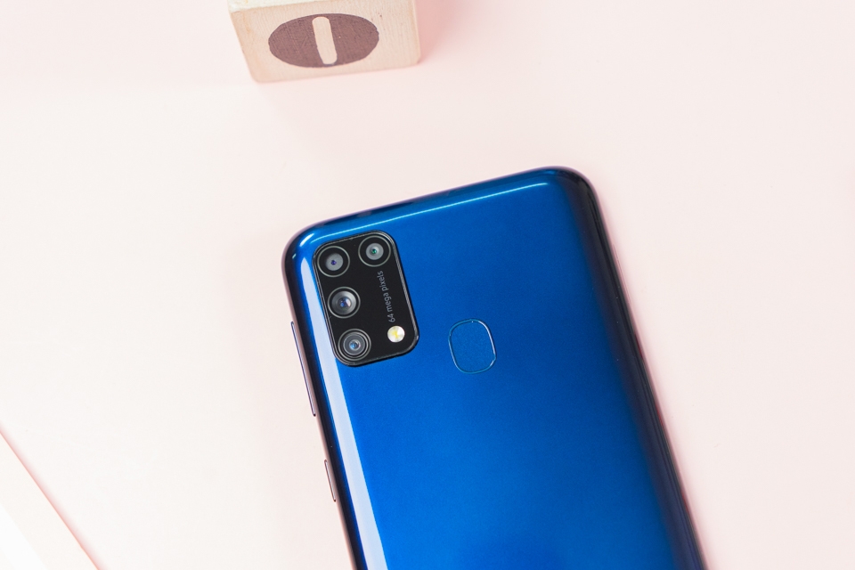 Samsung Galaxy M31: 4 camera 64MP, pin 6000mAh, giá 6.49 triệu