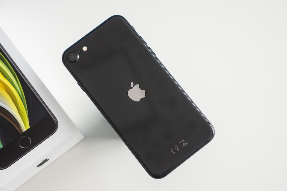 Đánh giá thời lượng pin thực tế của iPhone SE 2020
