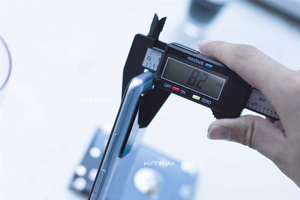 Trên tay Honor Play4: Chip Dimensity 800, màn LCD, 4 camera 64MP