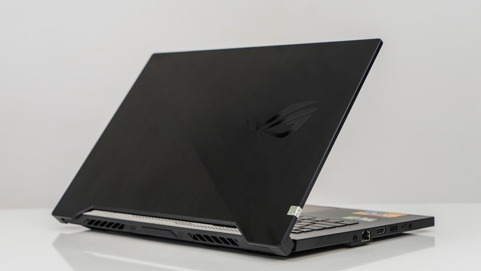 Asus Zephyrus GA502IU: Laptop chiến game tốt, “cân” game khủng