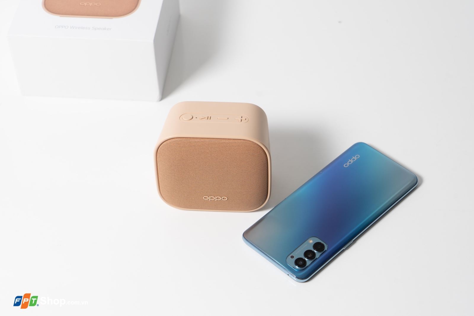 Trên tay quà tặng Reno4 - loa Bluetooth OPPO