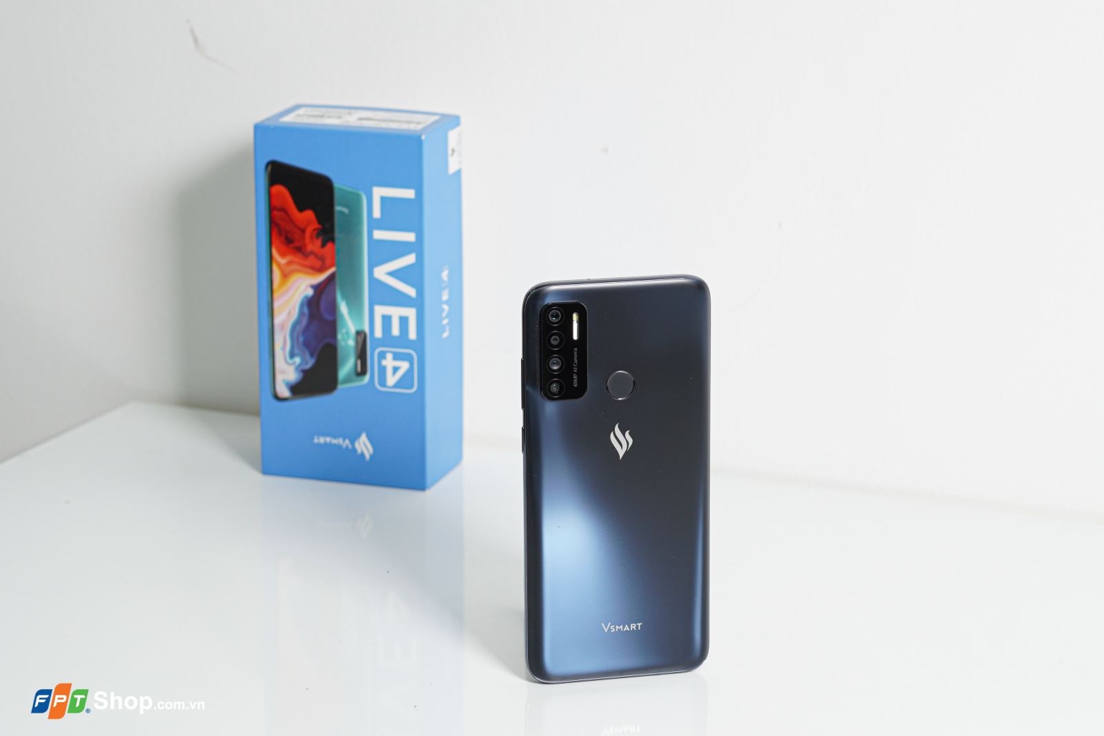 Cận cảnh Vsmart Live 4