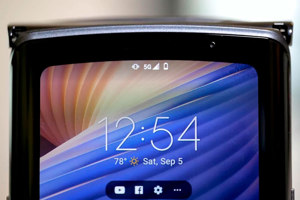 Trên tay Motorola Razr 5G: Khắc phục nhược điểm từ Razr 2019