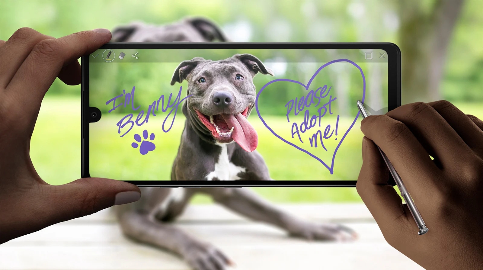 LG K71 ra mắt: Ba camera, màn hình 6,81 inch và hỗ trợ bút stylus