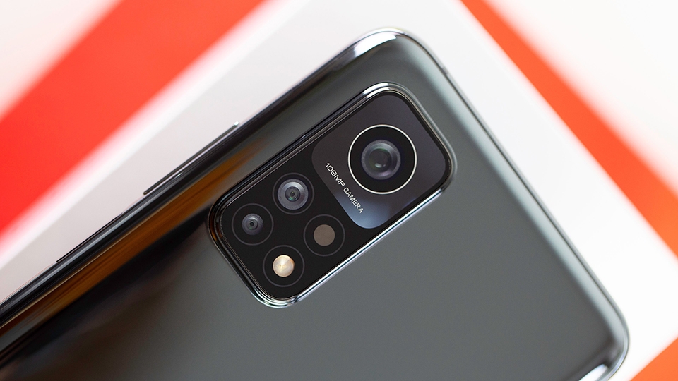 Trên tay Xiaomi Mi 10T Pro: Màn 144Hz, chip SD865, 3 camera 108MP
