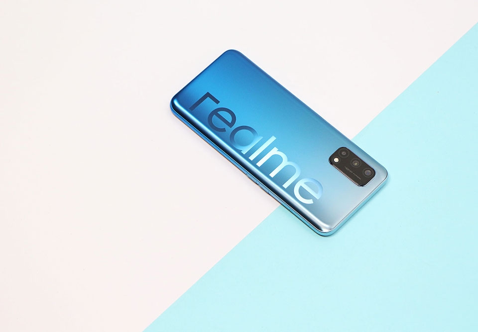 Trên tay Realme Q2: Màn 120Hz, Dimensity 800U, 5G, giá 4,1 triệu