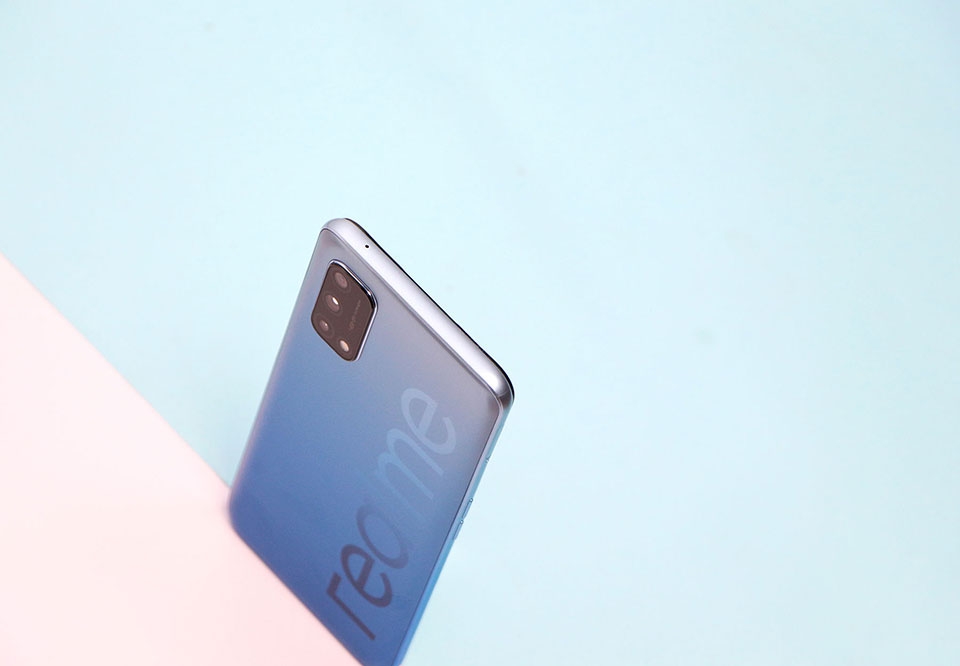 Trên tay Realme Q2: Màn 120Hz, Dimensity 800U, 5G, giá 4,1 triệu