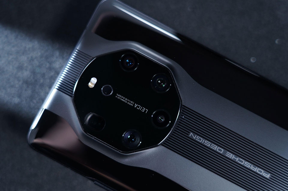 Trên tay Huawei Mate 40 RS Porsche Design