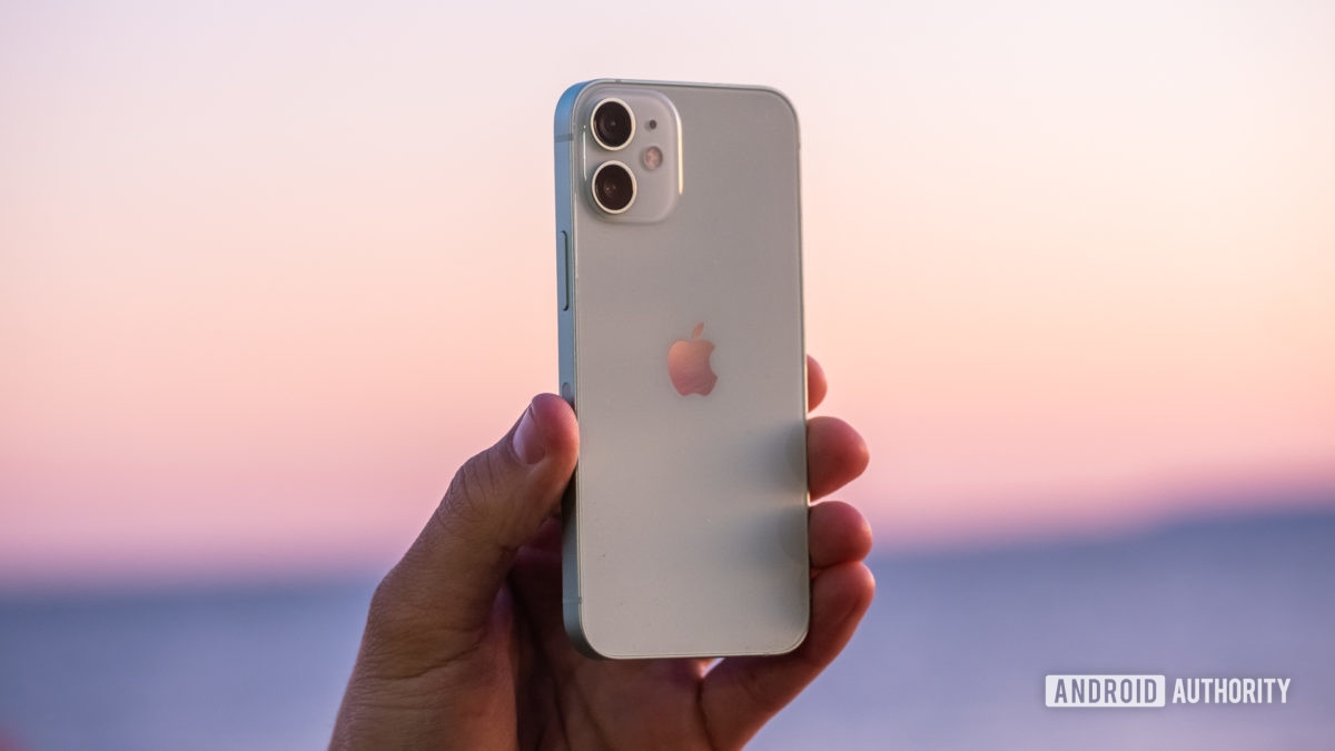Đánh giá iPhone 12 Mini: Mọi thứ bạn cần biết, CHI TIẾT nhất