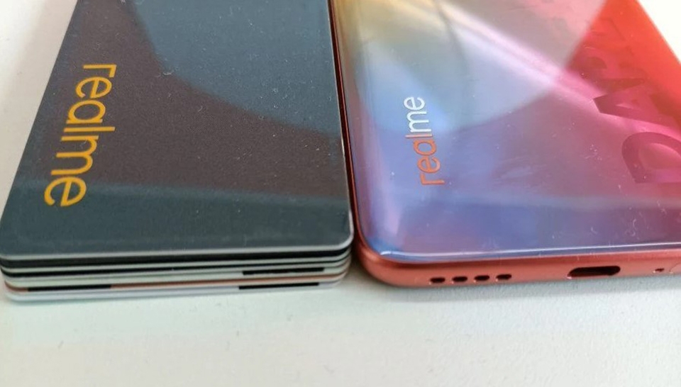 Realme X9 lộ diện thực tế với thiết kế mỏng, thiếu giắc 3,5mm