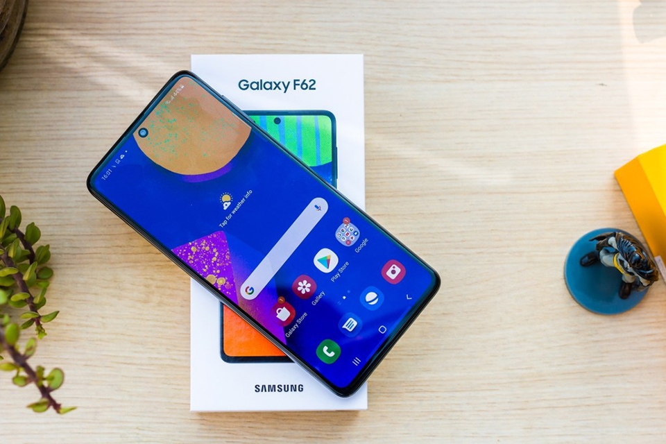 Trên tay Samsung Galaxy F62 với pin 7.000mAh, giá từ 7.6 triệu