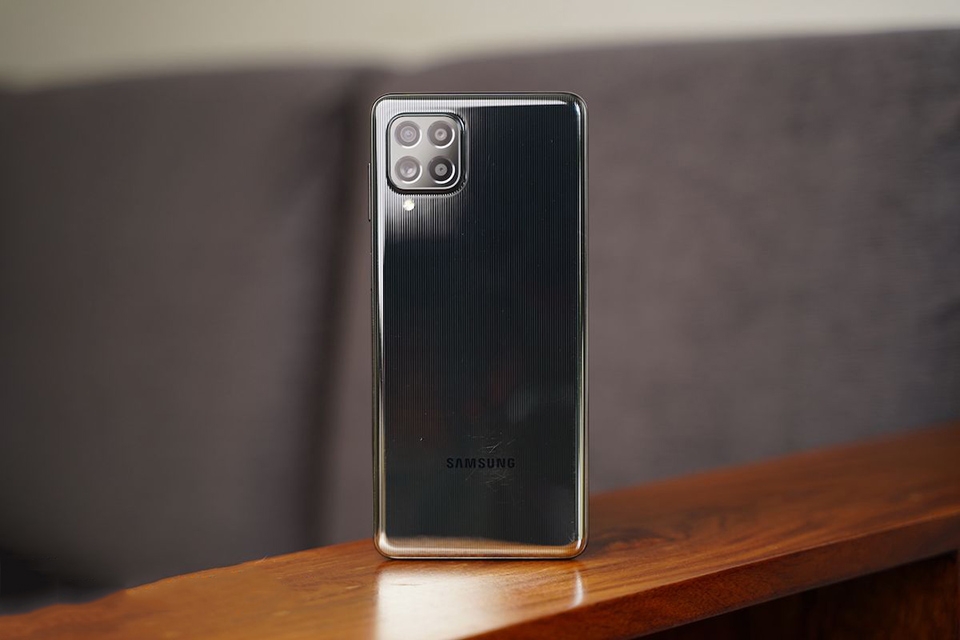 Trên tay Samsung Galaxy F62 với pin 7.000mAh, giá từ 7.6 triệu
