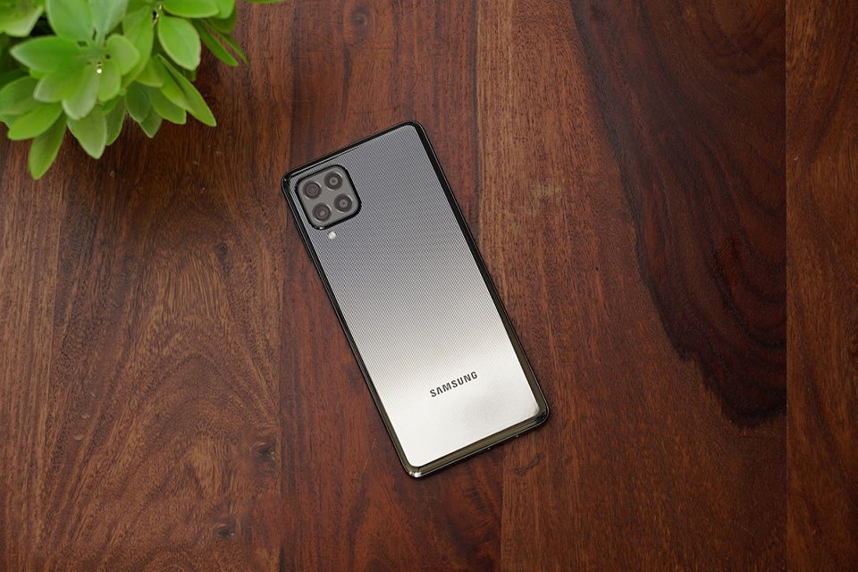 Trên tay Samsung Galaxy F62 với pin 7.000mAh, giá từ 7.6 triệu