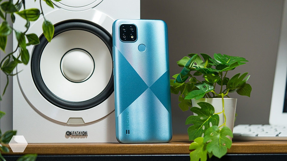 Trên tay Realme C21: Giá rẻ, chip mạnh và pin khủng