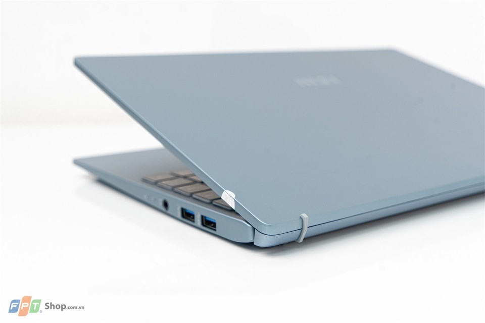 Trên tay MSI Modern 14 B11 phiên bản màu Xanh Bluestone