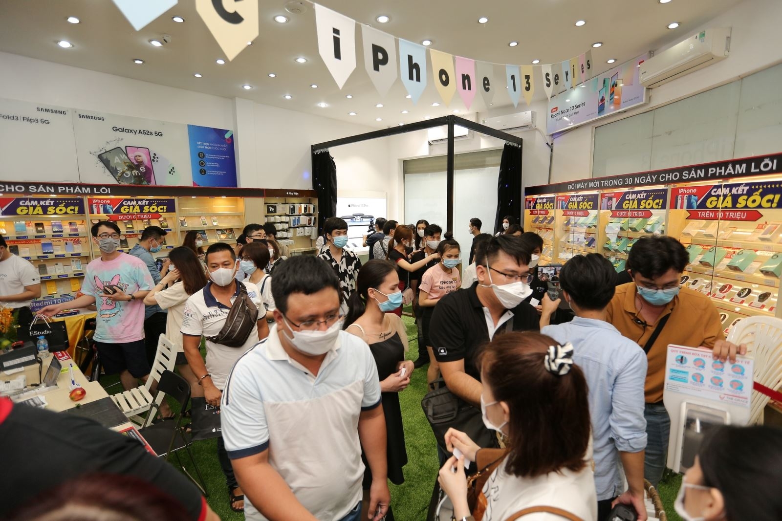Doanh thu iPhone 13 series của FPT Shop đạt "kỷ lục mọi thời đại"