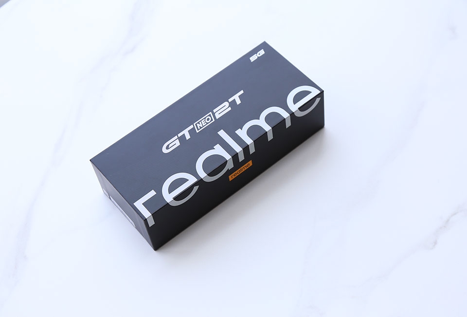 Trên tay Realme GT Neo2T: Màn 120Hz, Dimensity 1200 AI, giá tốt