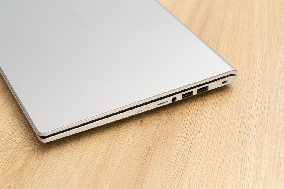 Đánh giá ASUS VivoBook X415: Dòng laptop 14 inch nhỏ gọn, giá rẻ