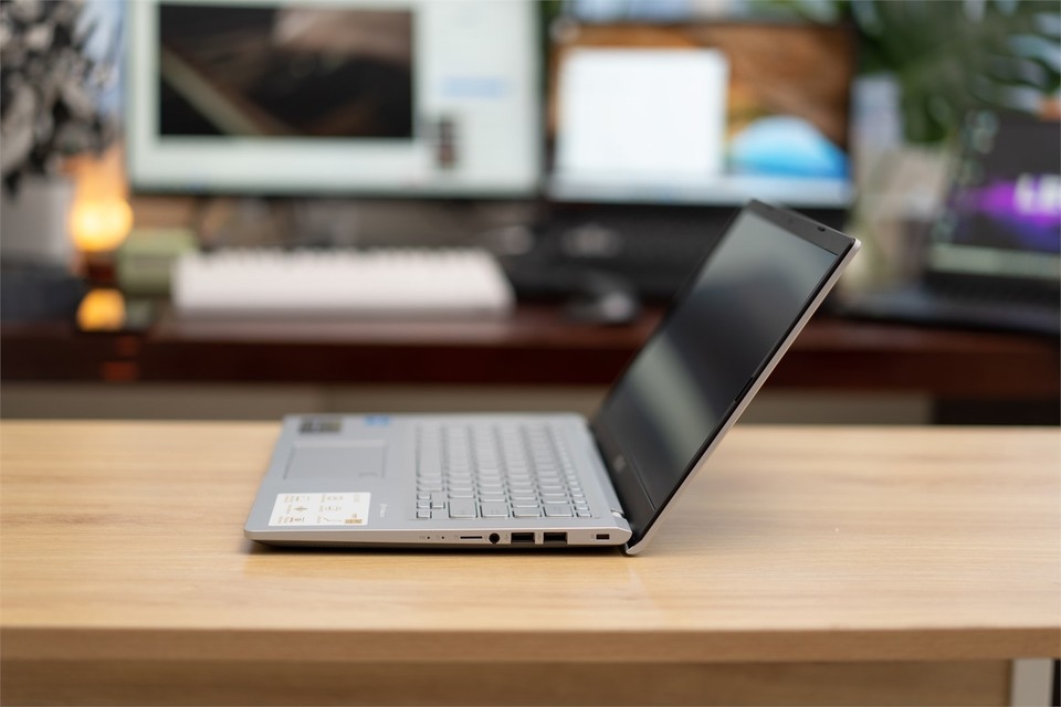 Đánh giá ASUS VivoBook X415: Dòng laptop 14 inch nhỏ gọn, giá rẻ