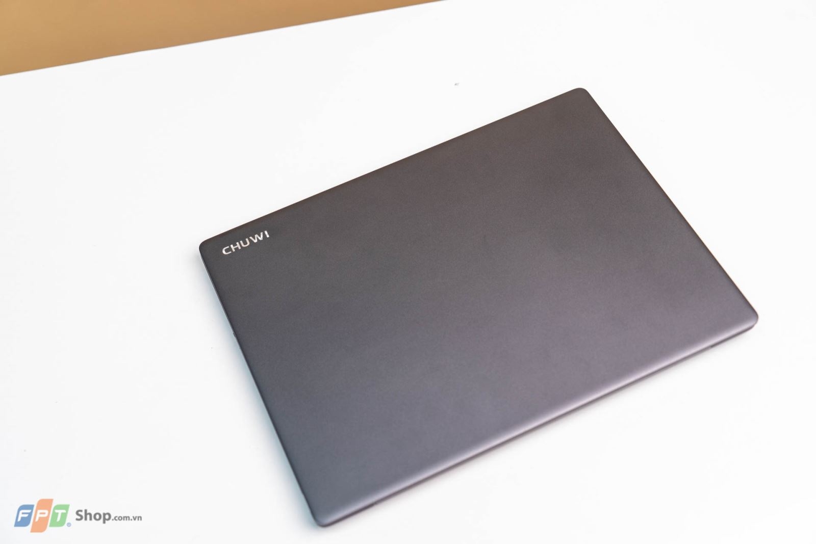 Trên tay laptop Chuwi: Màn 2K, SSD 256GB, 8GB RAM