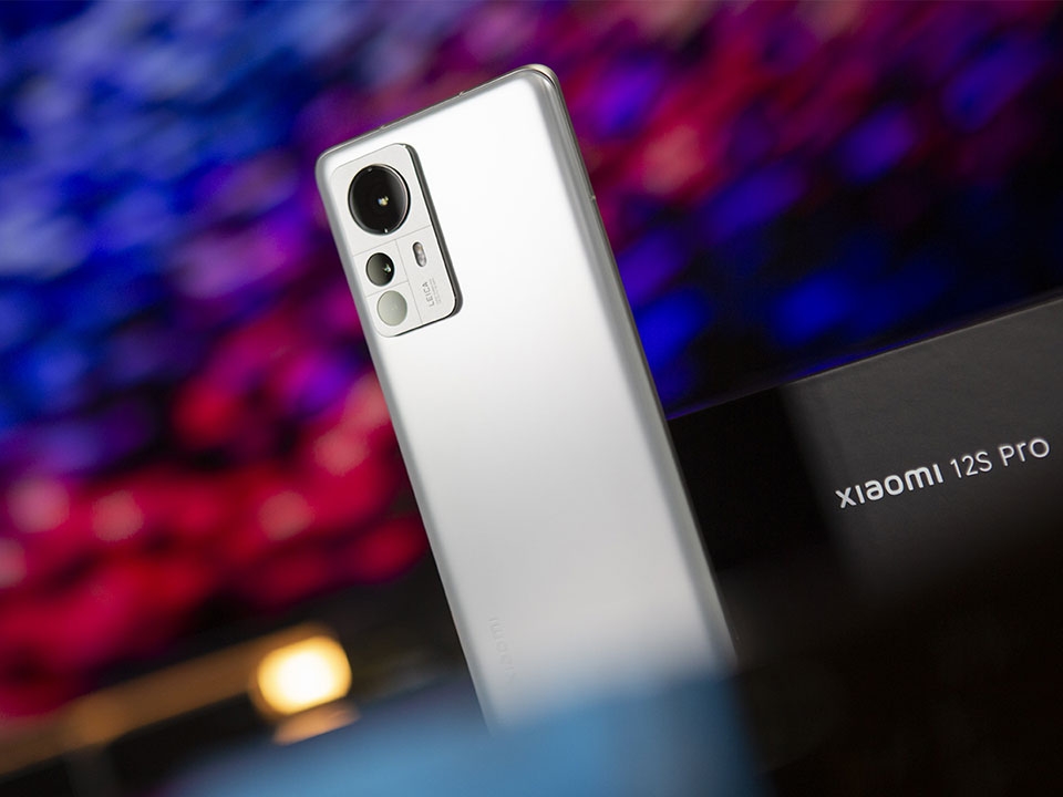 Trên tay Xiaomi 12S Pro: Snapdragon 8+ Gen 1, camera Leica