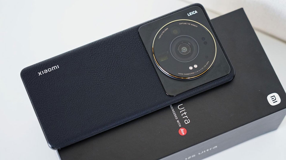 Trên tay Xiaomi 12S Ultra: Thiết kế khác biệt, camera Leica khủng