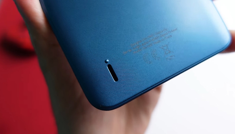 Trên tay Nokia C31: Màn hình lớn, pin trâu, ba camera sau