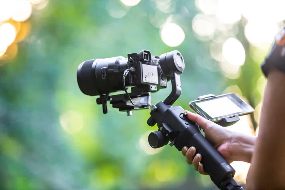 Gimbal là gì? Quay video bằng gimbal có ổn định hơn không?