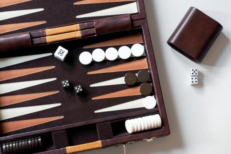 Backgammon là gì? Giới thiệu bộ cờ Backgammon và cách chơi