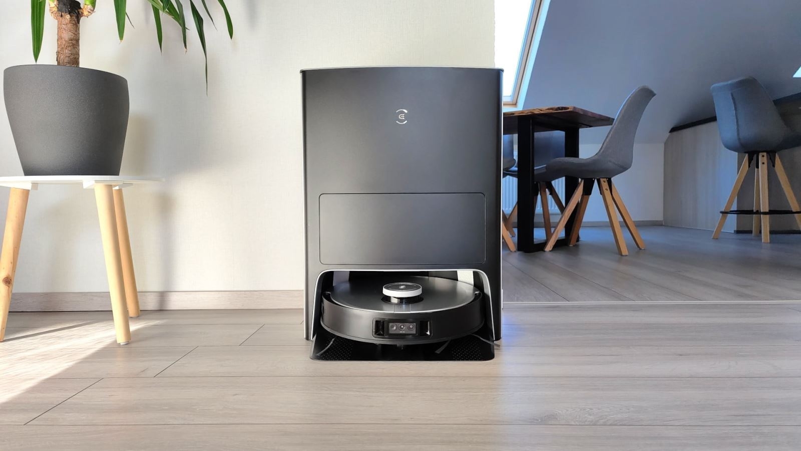 So sánh Ecovacs X1 Omni và Dreame W10: Loại nào tốt nhất?