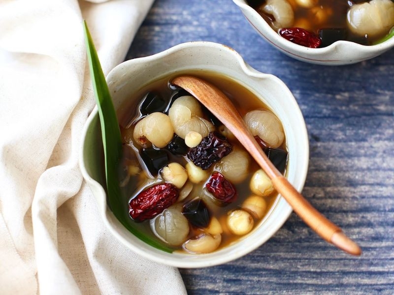 Tổng hợp các cách nấu chè hạt sen tại nhà béo ngậy thơm ngon