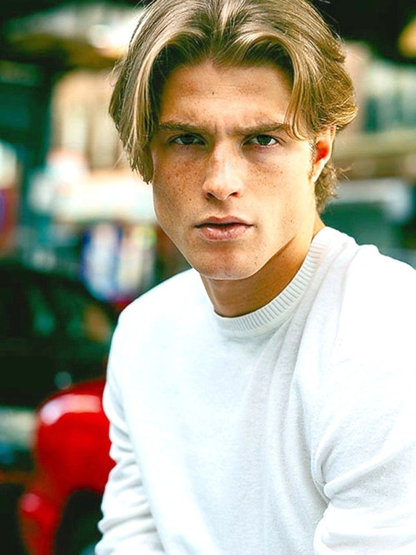 Điểm danh 10 kiểu tóc middle part cho nam giới