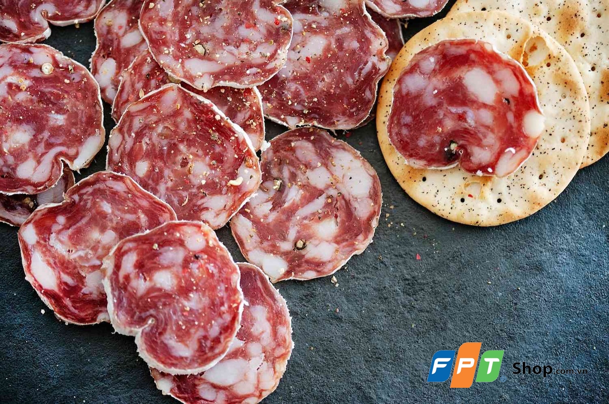 Salami là gì? Cách ăn salami ra sao và 7 loại salami phổ biến