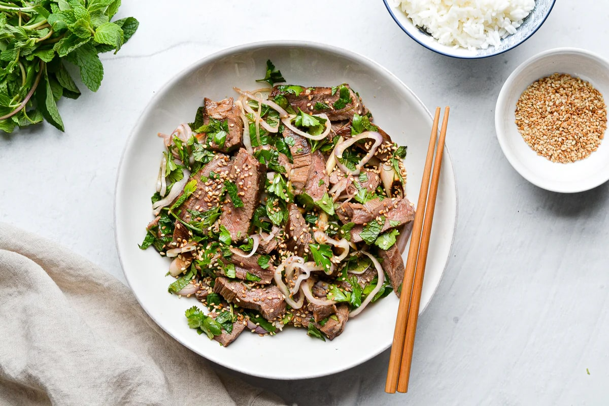 Cách làm bò tái chanh chuẩn vị, thêm lựa chọn cho bữa ăn gia đình