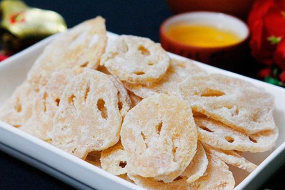 Hướng dẫn cách làm mứt củ sen ngọt bùi, thơm dẻo tại nhà