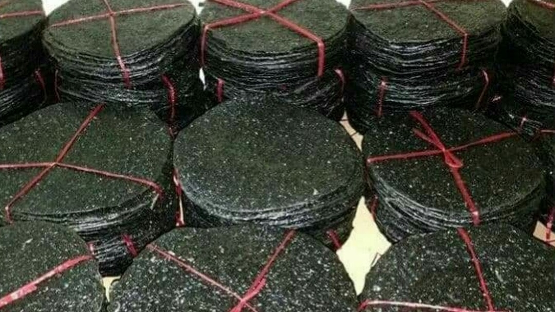 Hướng dẫn chi tiết cách làm bánh đa vừng đen giòn, ngon tại nhà