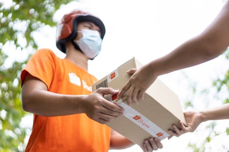 Hướng dẫn cách tra vận đơn Shopee Express và liên hệ tổng đài