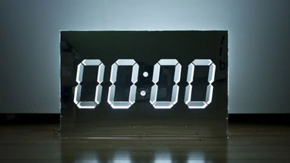 Con số 21:21 ý nghĩa là gì? Bí ẩn của sự trùng giờ trùng phút