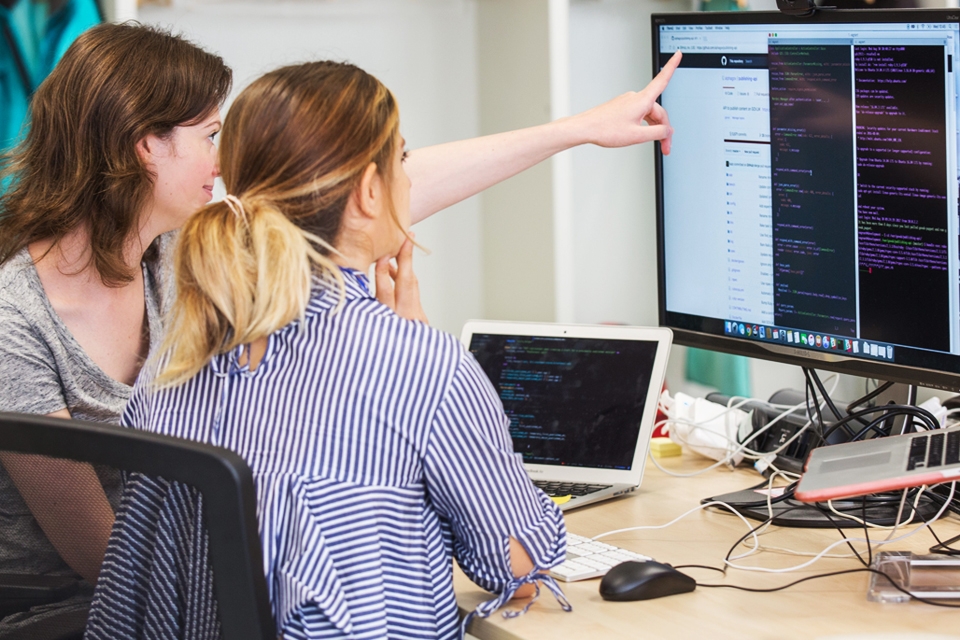 Coder là gì? Tìm hiểu công việc và tố chất cần có của một coder