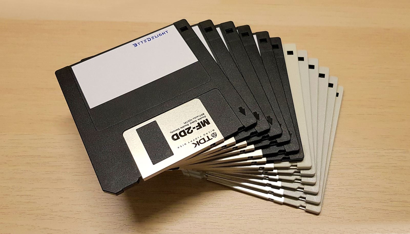 Đĩa mềm: Từ phương tiện lưu trữ đến món đồ cổ gợi nhớ một thời kỳ