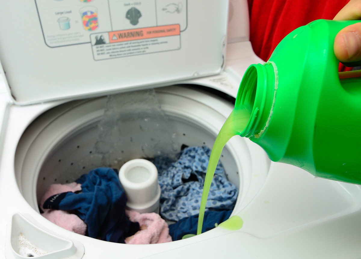Detergent là gì? Những điều cần biết khi dùng detergent máy giặt