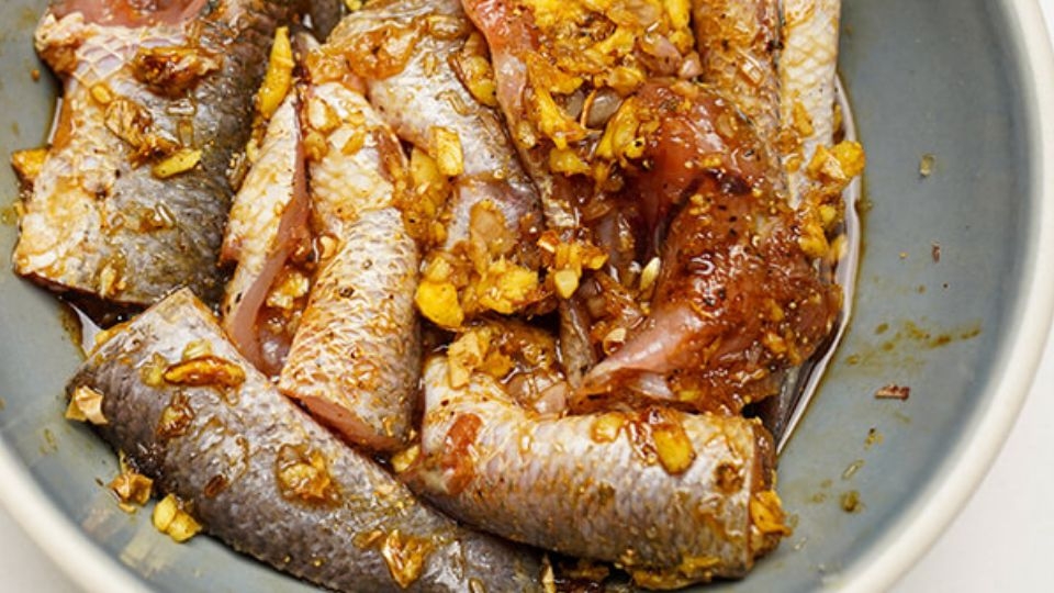 2 cách nấu mì Quảng cá lóc đậm đà, ngon chuẩn vị, cực dễ làm