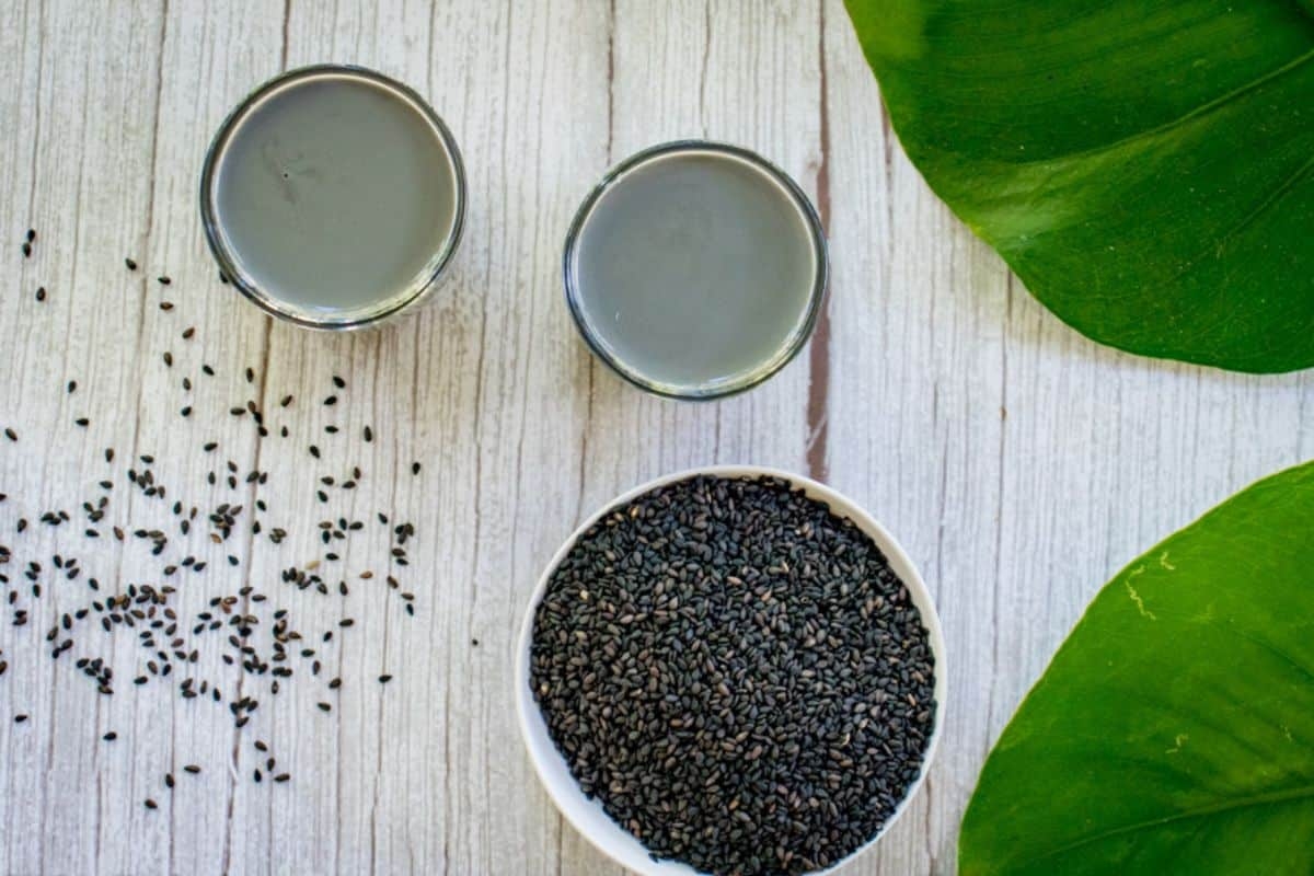 Sữa mè đen bằng máy làm sữa hạt siêu nhanh và hương vị thơm ngon